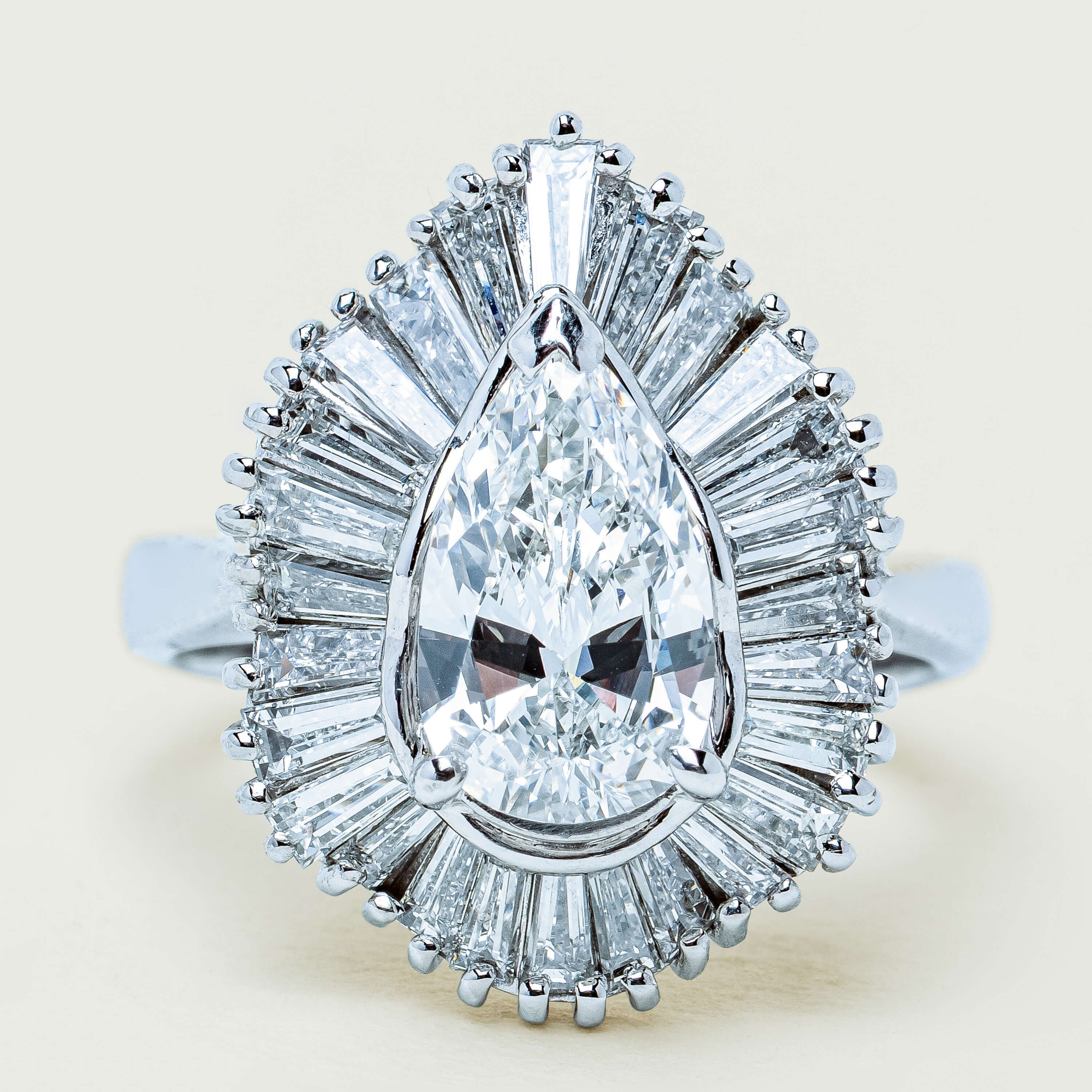 Deja Vu 18ct Gold 1.57ct Diamond Ballerina Cluster Ring – Walker & Hall