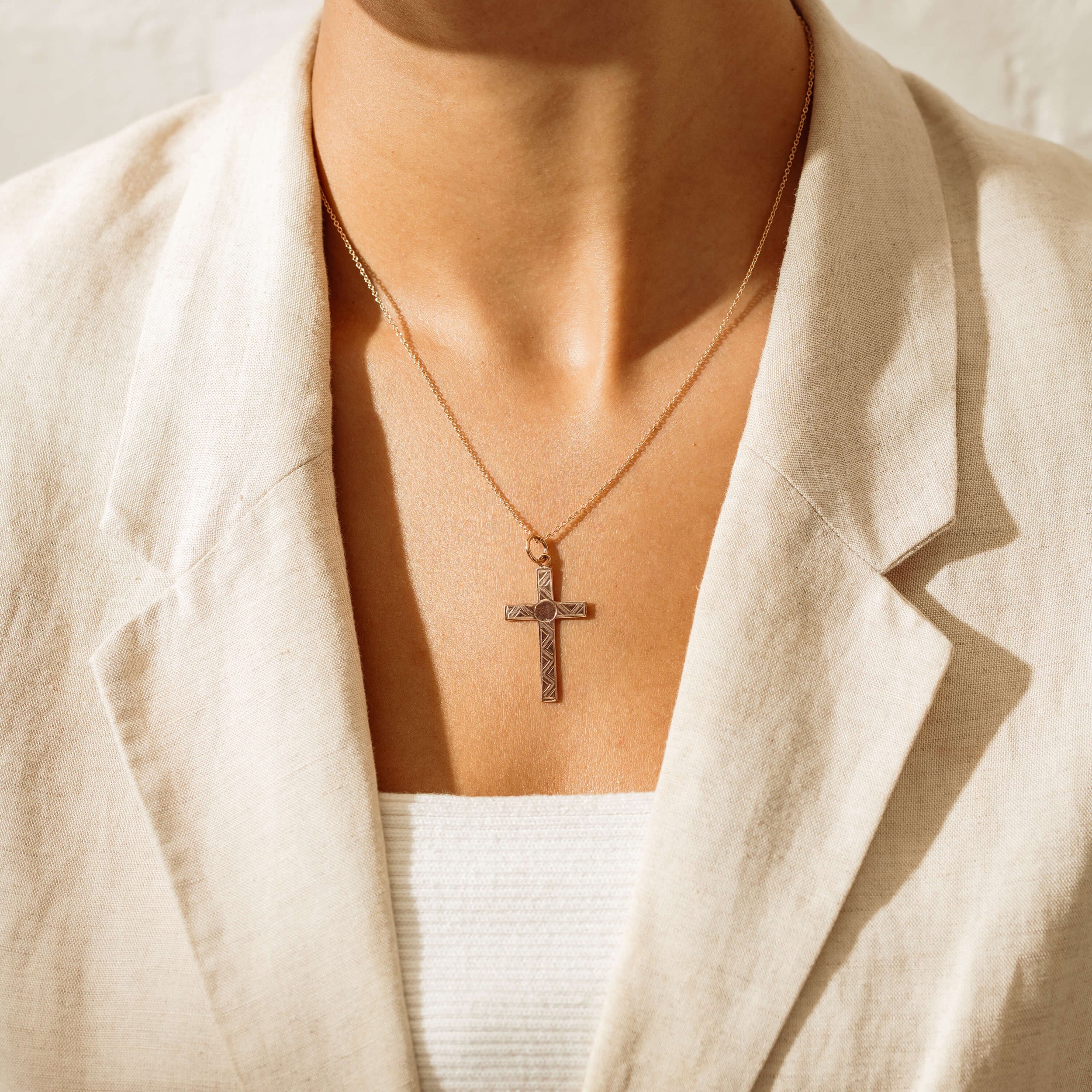 Deja Vu 9ct Rose Gold Hatched Patterned Cross Pendant – Walker & Hall